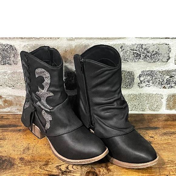 Very G | Shoes | New Very G Brillo Boots In Black | Poshmark